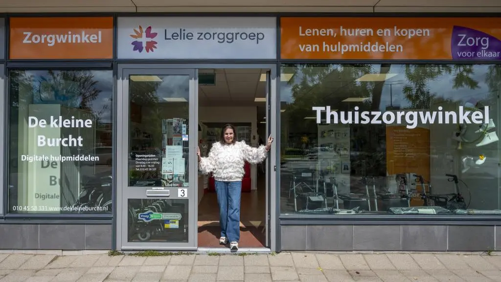 Haya (82) stopt met haar zorgwinkel, maar blijft hét luisterend oor van ...